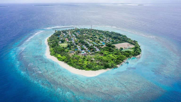 Baa Atoll Travel Tips: Where to Stay & What to Do | Pickyourtrail